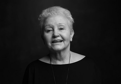 Maria Adelaide Amaral autografa “O Bruxo” em São Paulo - BARBARIZOU